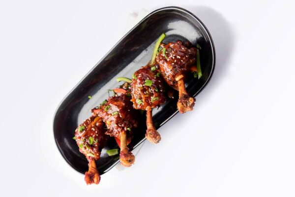 Lollipop de Pollo con Salsa de Naranja y Chile de Árbol - Frios
